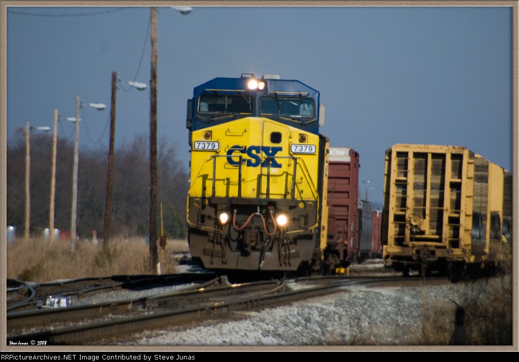 CSX 7379 Q525 Works Memphis Junction yard on a cold Sunday morning